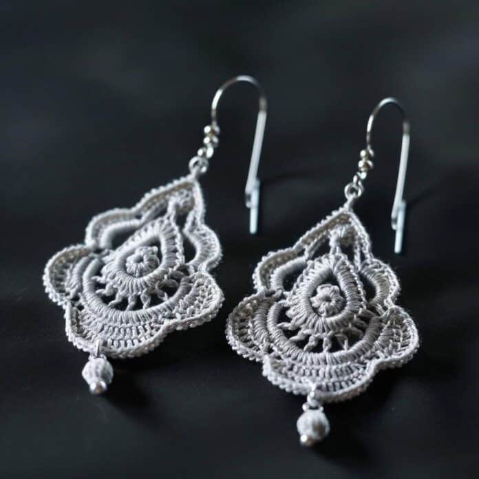 Transform Your Jewelry Storage with this Chic Crochet Earring Holder ...