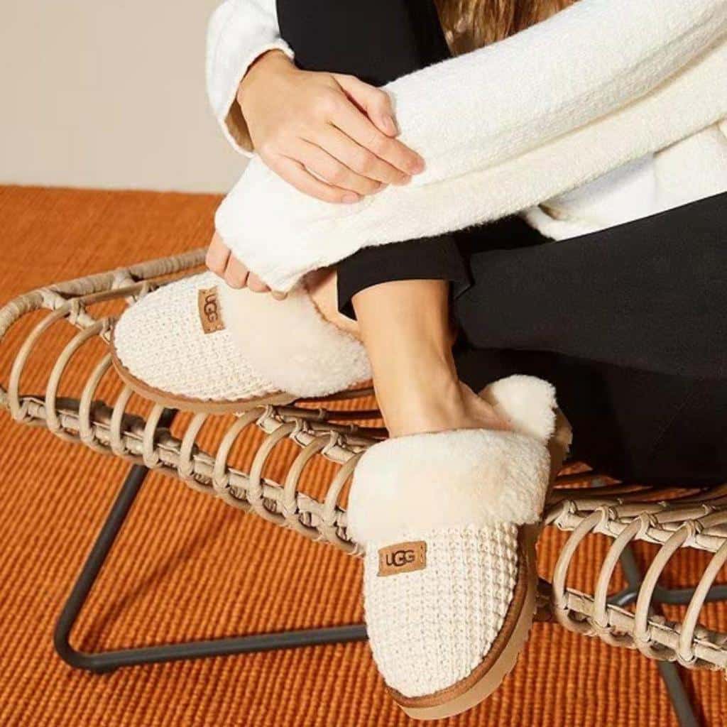 Cozy Chic Knit Slippers Elevate Your Comfort Indoors.
