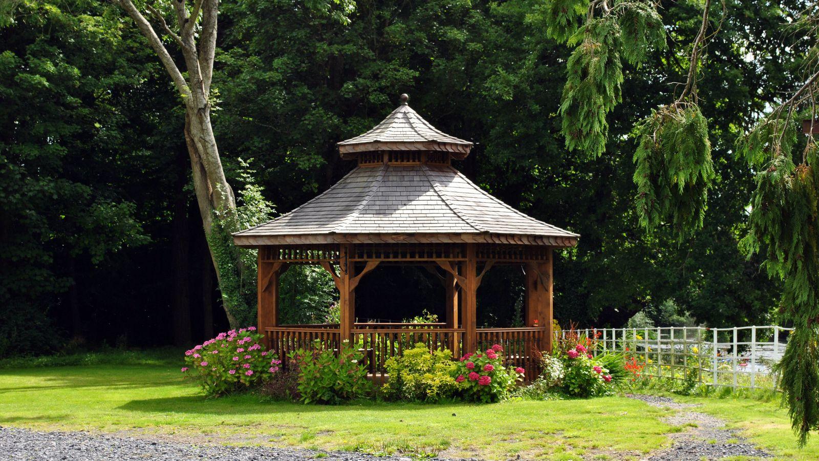 Backyard Blunders Revealed: Why Gazebo Fire Pits Are a No-Go in 2024.