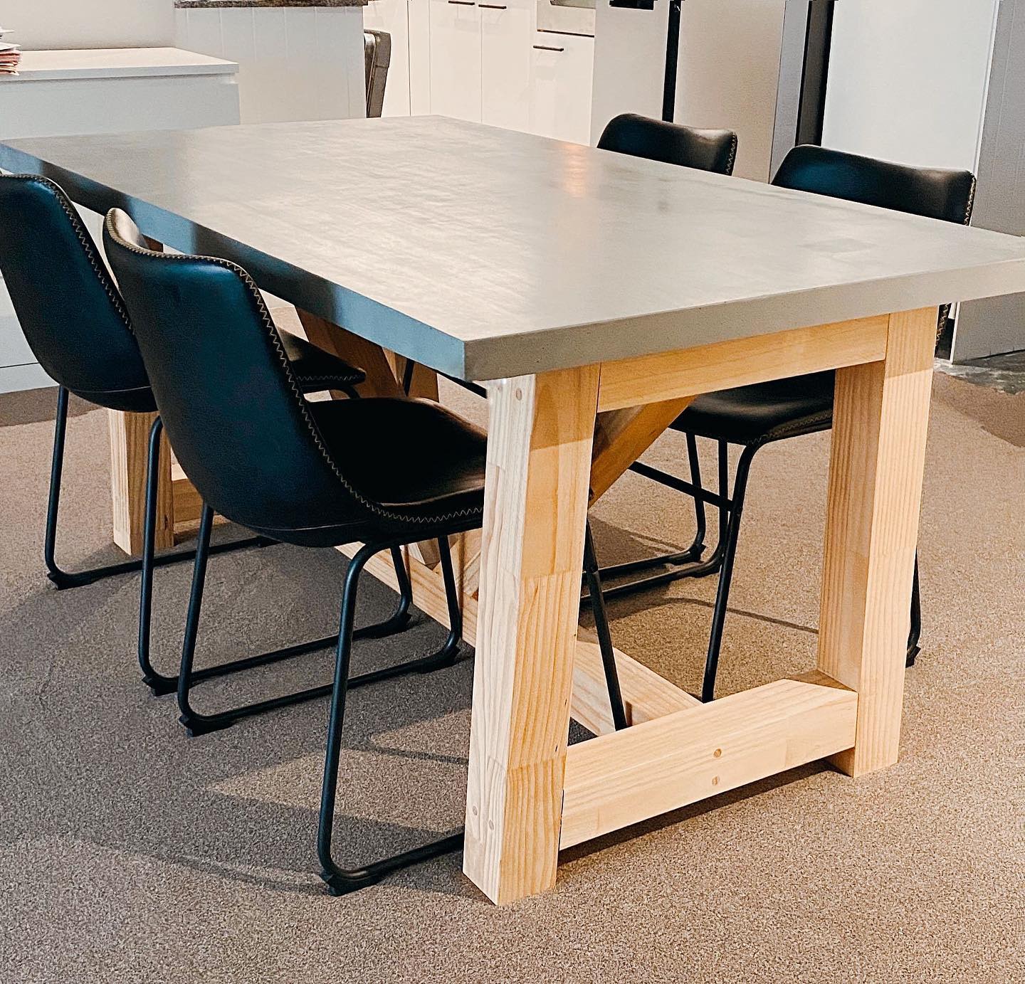 15 Amazing Cement Table Ideas and How to Make One for Your Home